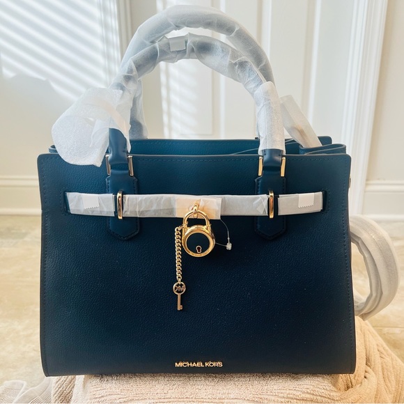 Michael Kors | Bags | Michael Kors Hamilton Lock Key Signature | Poshmark